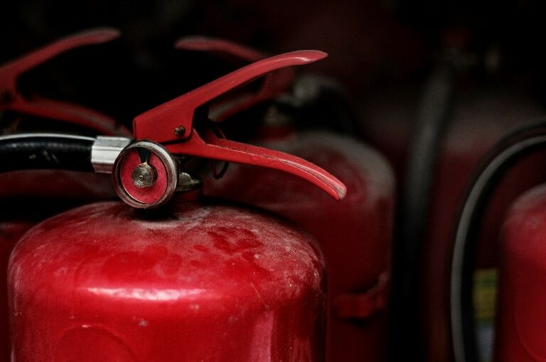 ¿Qué es un sistema de protección contra incendios y cómo funciona?